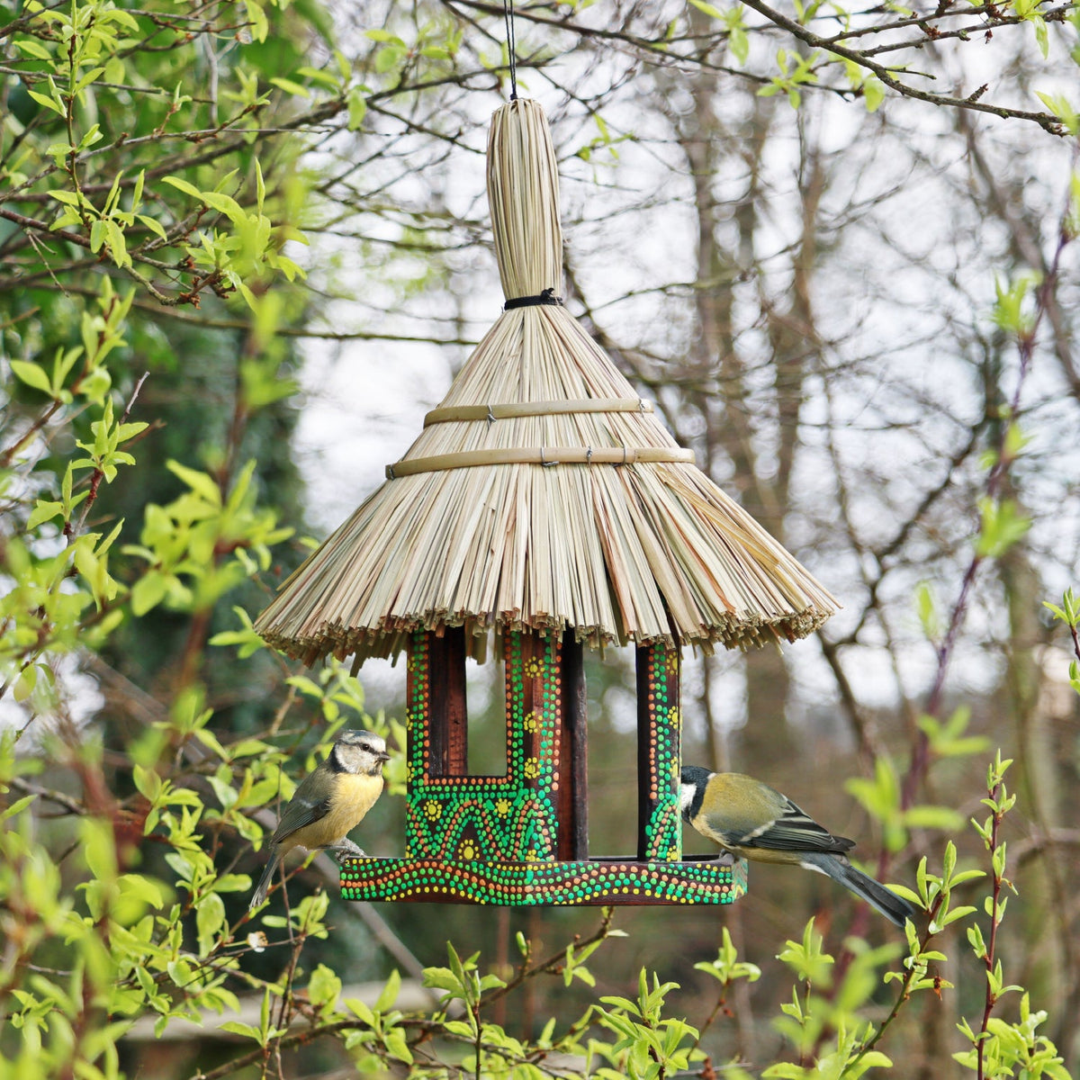 Artisan Hexagonal Thatched Bird Table – Green | The Wildlife Community